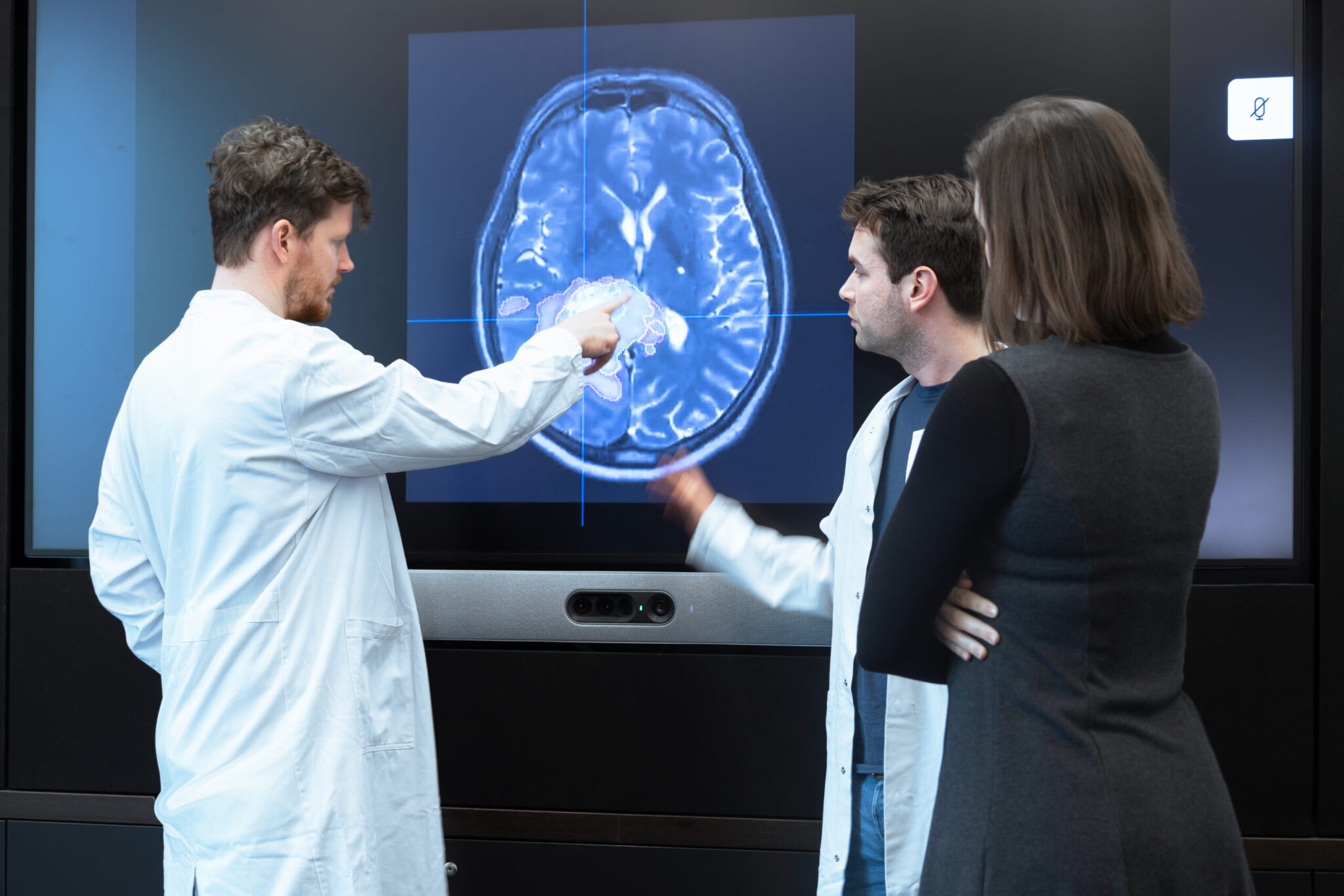 First comprehensive hybrid tumor board with 4K resolution and ...